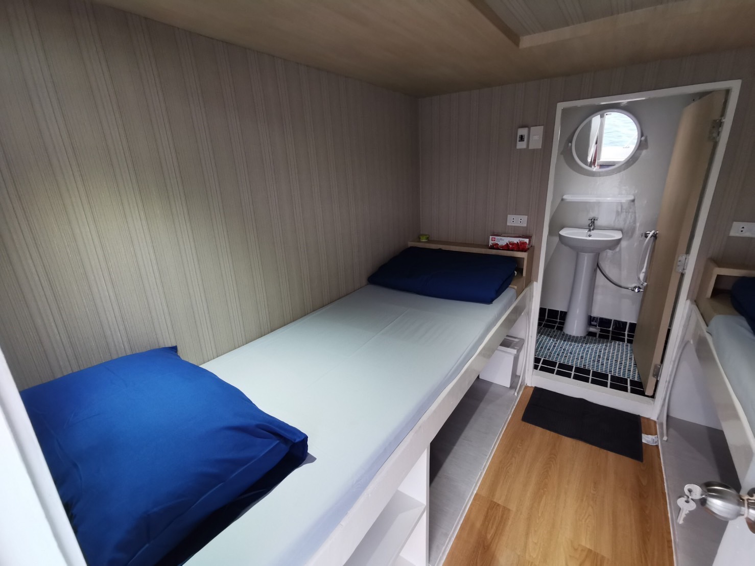 Deluxe (1) - Zanook Dive